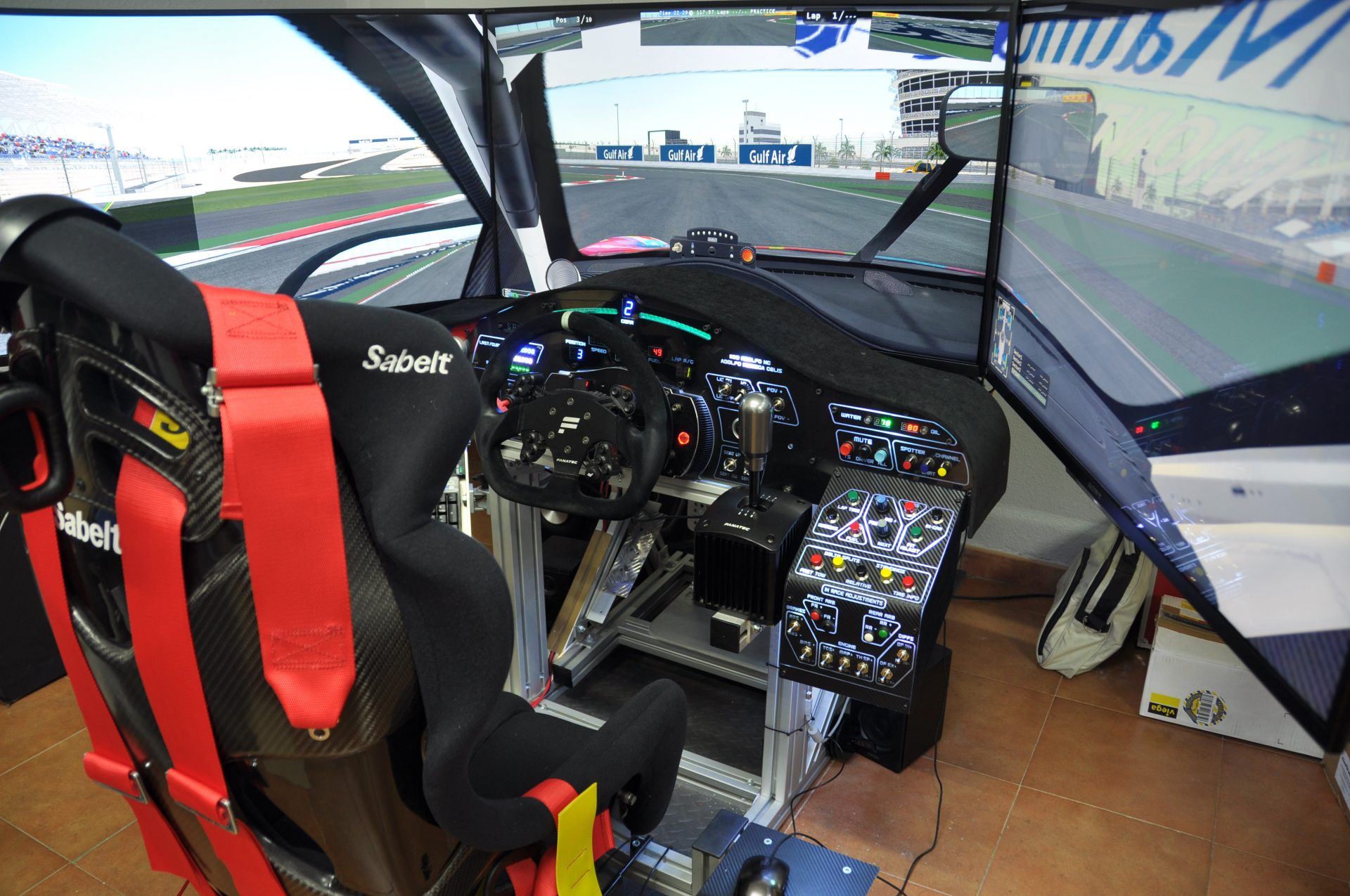 Découvrez les tableaux de bord SimRacingExperience | Objectif-Racing ...
